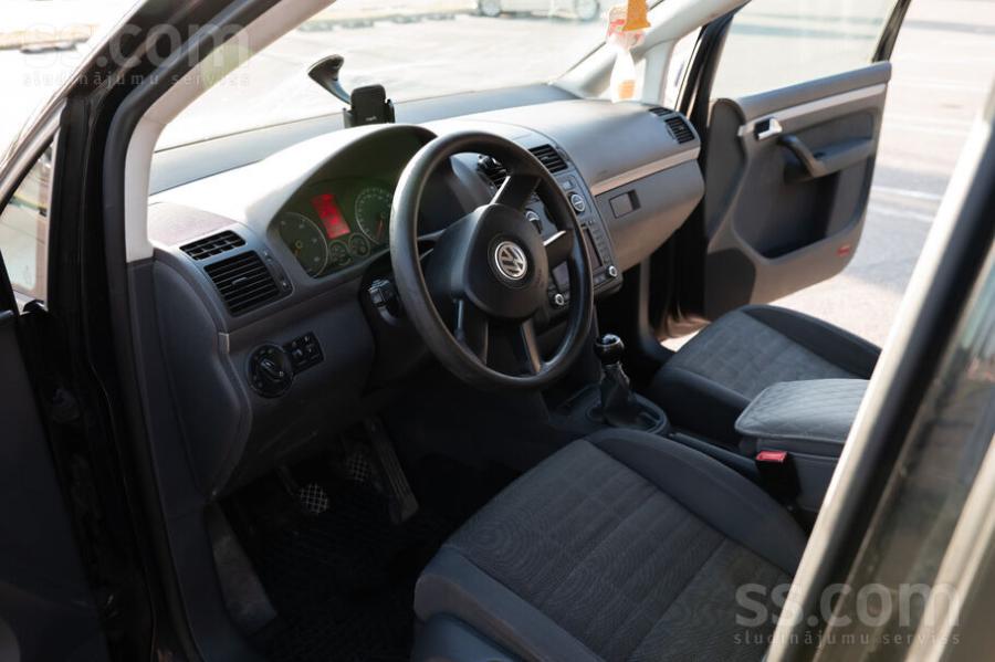 Melns Volkswagen Touran 2006 Rīga, ar dzinēja tilpumu 2.00 L un nobraukumu 439 tūkst. km par 1890 €, foto 12 vietnē AUTOMOTO.COM.LV