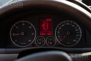 Melns Volkswagen Touran 2006 Rīga, ar dzinēja tilpumu 2.00 L un nobraukumu 439 tūkst. km par 1890 €, foto 13 vietnē AUTOMOTO.COM.LV