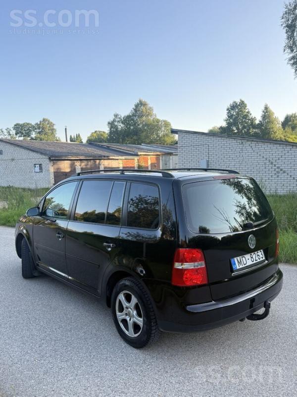 Black Volkswagen Touran 2006 in Kuldiga, with an engine capacity of 1.90 L and mileage of 349 thousand km for 1600 €, photo 2 on AUTOMOTO.COM.LV