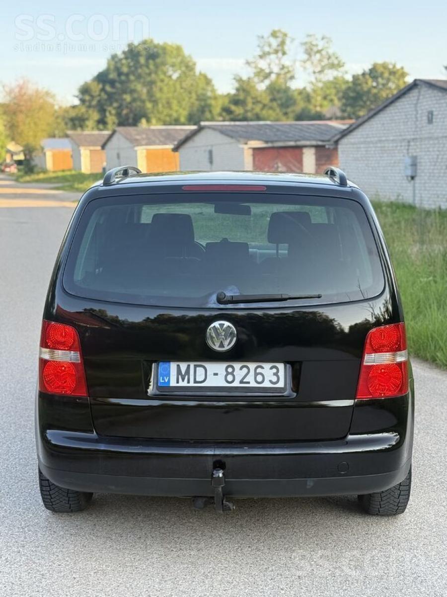 Melns Volkswagen Touran 2006 Kuldīga, ar dzinēja tilpumu 1.90 L un nobraukumu 349 tūkst. km par 1600 €, foto 4 vietnē AUTOMOTO.COM.LV