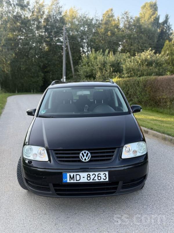 Black Volkswagen Touran 2006 in Kuldiga, with an engine capacity of 1.90 L and mileage of 349 thousand km for 1600 €, photo 5 on AUTOMOTO.COM.LV