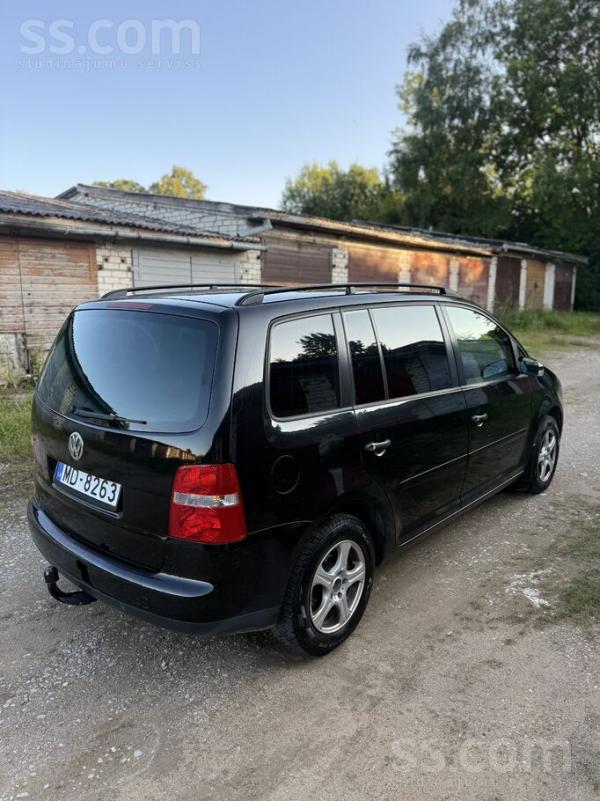 Black Volkswagen Touran 2006 in Kuldiga, with an engine capacity of 1.90 L and mileage of 349 thousand km for 1600 €, photo 6 on AUTOMOTO.COM.LV