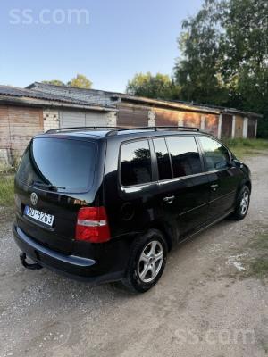 Melns Volkswagen Touran 2006 Kuldīga, ar dzinēja tilpumu 1.90 L un nobraukumu 349 tūkst. km par 1600 €, foto 7 vietnē AUTOMOTO.COM.LV