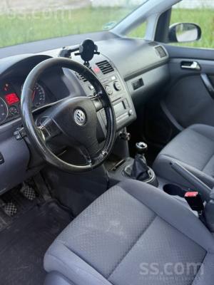 Melns Volkswagen Touran 2006 Kuldīga, ar dzinēja tilpumu 1.90 L un nobraukumu 349 tūkst. km par 1600 €, foto 9 vietnē AUTOMOTO.COM.LV