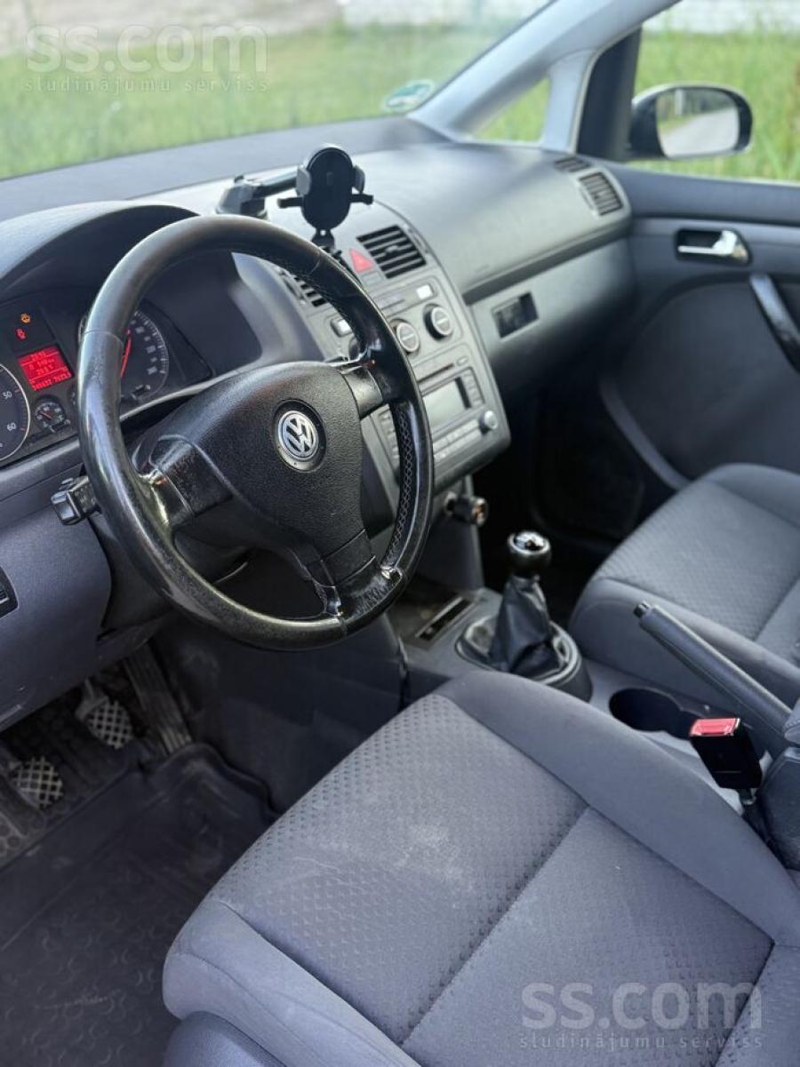 Melns Volkswagen Touran 2006 Kuldīga, ar dzinēja tilpumu 1.90 L un nobraukumu 349 tūkst. km par 1600 €, foto 9 vietnē AUTOMOTO.COM.LV