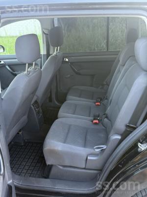 Melns Volkswagen Touran 2006 Kuldīga, ar dzinēja tilpumu 1.90 L un nobraukumu 349 tūkst. km par 1600 €, foto 10 vietnē AUTOMOTO.COM.LV