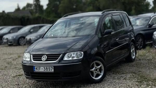 Black Volkswagen Touran 2006 in Jelgava, with an engine capacity of 2.00 L and mileage of 300 thousand km for 2290 €, photo 2 on AUTOMOTO.COM.LV