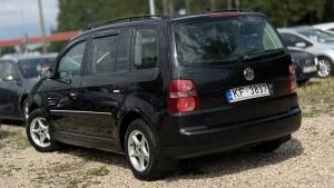 Black Volkswagen Touran 2006 in Jelgava, with an engine capacity of 2.00 L and mileage of 300 thousand km for 2290 €, photo 5 on AUTOMOTO.COM.LV