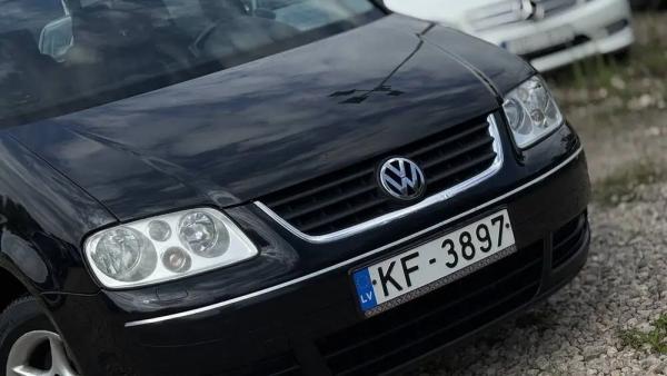 Black Volkswagen Touran 2006 in Jelgava, with an engine capacity of 2.00 L and mileage of 300 thousand km for 2290 €, photo 5 on AUTOMOTO.COM.LV