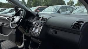 Black Volkswagen Touran 2006 in Jelgava, with an engine capacity of 2.00 L and mileage of 300 thousand km for 2290 €, photo 9 on AUTOMOTO.COM.LV