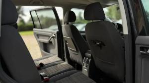 Black Volkswagen Touran 2006 in Jelgava, with an engine capacity of 2.00 L and mileage of 300 thousand km for 2290 €, photo 10 on AUTOMOTO.COM.LV