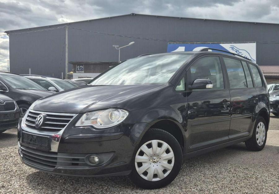 Melns Volkswagen Touran 2006 Kauņa, ar dzinēja tilpumu 1.90 L un nobraukumu 160 tūkst. km par 3250 €, foto 1 vietnē AUTOMOTO.COM.LV
