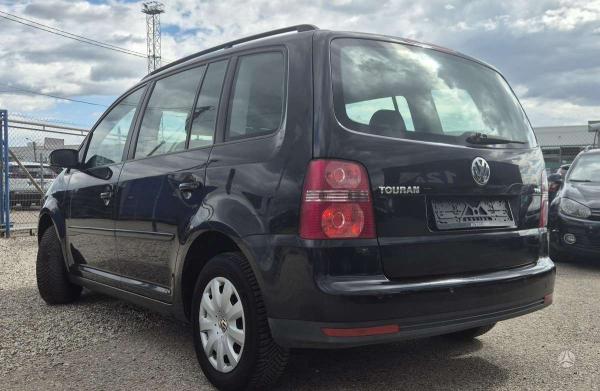 Black Volkswagen Touran 2006 in Kaunas, with an engine capacity of 1.90 L and mileage of 160 thousand km for 3250 €, photo 2 on AUTOMOTO.COM.LV