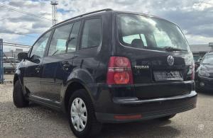 Melns Volkswagen Touran 2006 Kauņa, ar dzinēja tilpumu 1.90 L un nobraukumu 160 tūkst. km par 3250 €, foto 3 vietnē AUTOMOTO.COM.LV