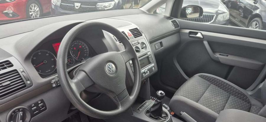 Melns Volkswagen Touran 2006 Kauņa, ar dzinēja tilpumu 1.90 L un nobraukumu 160 tūkst. km par 3250 €, foto 7 vietnē AUTOMOTO.COM.LV