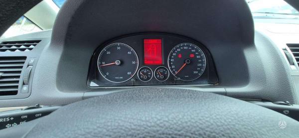 Black Volkswagen Touran 2006 in Kaunas, with an engine capacity of 1.90 L and mileage of 160 thousand km for 3250 €, photo 8 on AUTOMOTO.COM.LV