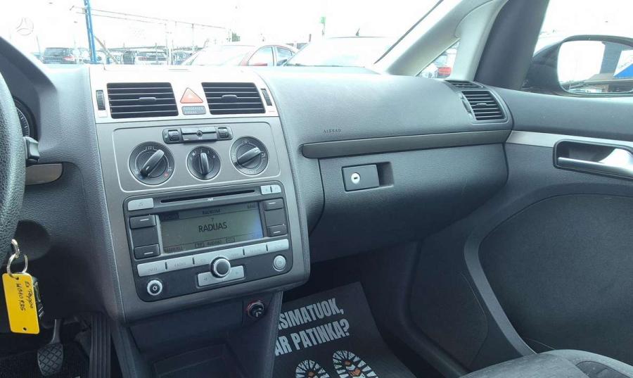 Melns Volkswagen Touran 2006 Kauņa, ar dzinēja tilpumu 1.90 L un nobraukumu 160 tūkst. km par 3250 €, foto 10 vietnē AUTOMOTO.COM.LV