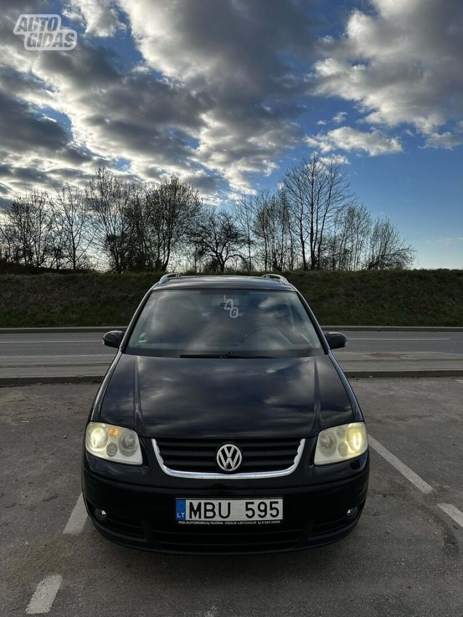 Melns Volkswagen Touran 2006 Viļņa, ar dzinēja tilpumu 1.90 L un nobraukumu 265 tūkst. km par 1600 €, foto 1 vietnē AUTOMOTO.COM.LV