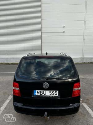 Melns Volkswagen Touran 2006 Viļņa, ar dzinēja tilpumu 1.90 L un nobraukumu 265 tūkst. km par 1600 €, foto 3 vietnē AUTOMOTO.COM.LV