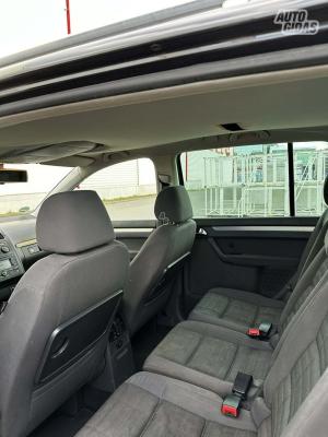 Melns Volkswagen Touran 2006 Viļņa, ar dzinēja tilpumu 1.90 L un nobraukumu 265 tūkst. km par 1600 €, foto 8 vietnē AUTOMOTO.COM.LV