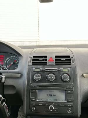 Melns Volkswagen Touran 2006 Viļņa, ar dzinēja tilpumu 1.90 L un nobraukumu 265 tūkst. km par 1600 €, foto 10 vietnē AUTOMOTO.COM.LV