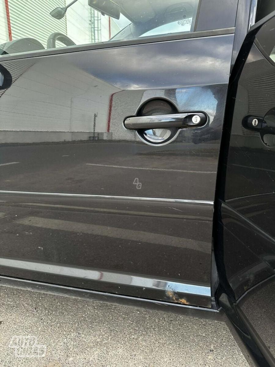 Melns Volkswagen Touran 2006 Viļņa, ar dzinēja tilpumu 1.90 L un nobraukumu 265 tūkst. km par 1600 €, foto 12 vietnē AUTOMOTO.COM.LV