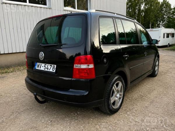 Black Volkswagen Touran 2006 in Riga, with an engine capacity of 2.00 L and mileage of 434 thousand km for 1390 €, photo 3 on AUTOMOTO.COM.LV