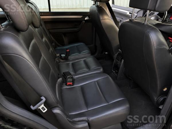 Black Volkswagen Touran 2006 in Riga, with an engine capacity of 2.00 L and mileage of 434 thousand km for 1390 €, photo 8 on AUTOMOTO.COM.LV