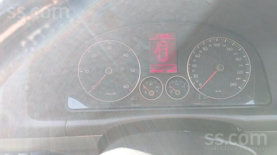 Black Volkswagen Touran 2006 in Ogre, with an engine capacity of 1.90 L and mileage of 360 thousand km for 2450 €, photo 8 on AUTOMOTO.COM.LV