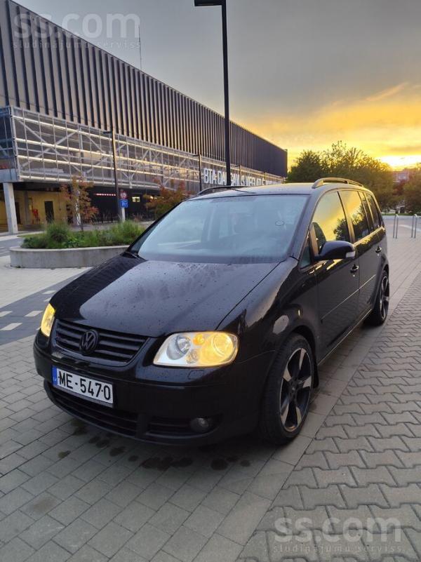 Black Volkswagen Touran 2006 in Riga, with an engine capacity of 1.90 L and mileage of 350 thousand km for 2650 €, photo 1 on AUTOMOTO.COM.LV