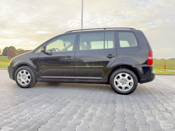 Black Volkswagen Touran 2006 in Klaipeda, with an engine capacity of 2.00 L and mileage of 368 thousand km for 1300 €, photo 1 on AUTOMOTO.COM.LV