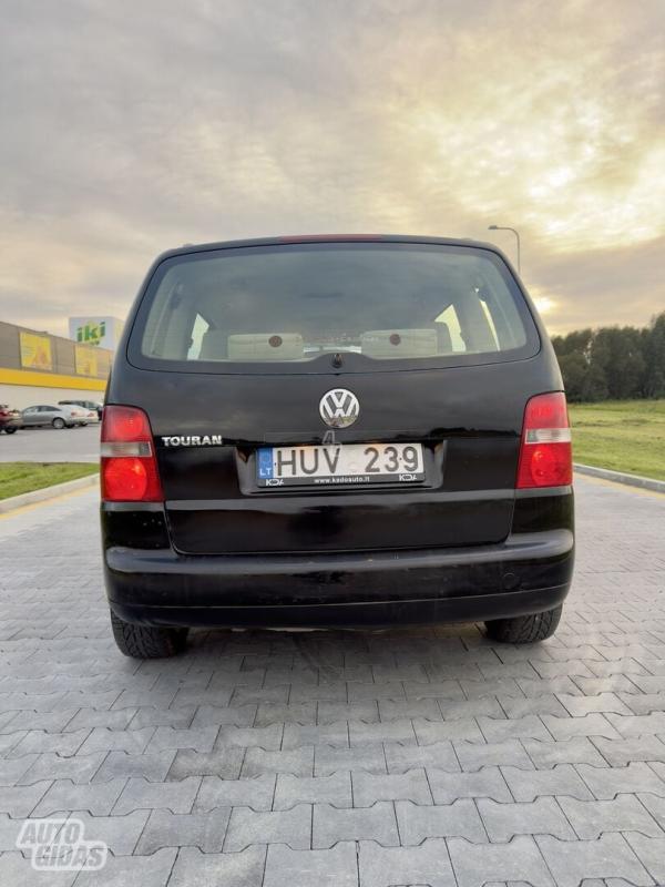 Black Volkswagen Touran 2006 in Klaipeda, with an engine capacity of 2.00 L and mileage of 368 thousand km for 1300 €, photo 3 on AUTOMOTO.COM.LV