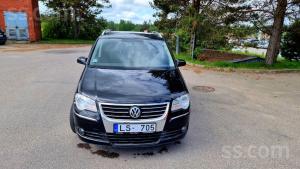 Black Volkswagen Touran 2007 in Cesis, with an engine capacity of 2.00 L and mileage of 366 thousand km for 1950 €, photo 2 on AUTOMOTO.COM.LV