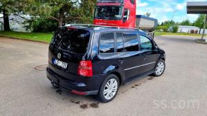 Black Volkswagen Touran 2007 in Cesis, with an engine capacity of 2.00 L and mileage of 366 thousand km for 1950 €, photo 5 on AUTOMOTO.COM.LV
