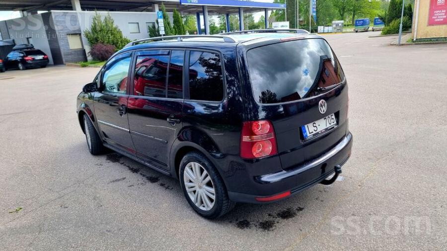 Black Volkswagen Touran 2007 in Cesis, with an engine capacity of 2.00 L and mileage of 366 thousand km for 1950 €, photo 7 on AUTOMOTO.COM.LV