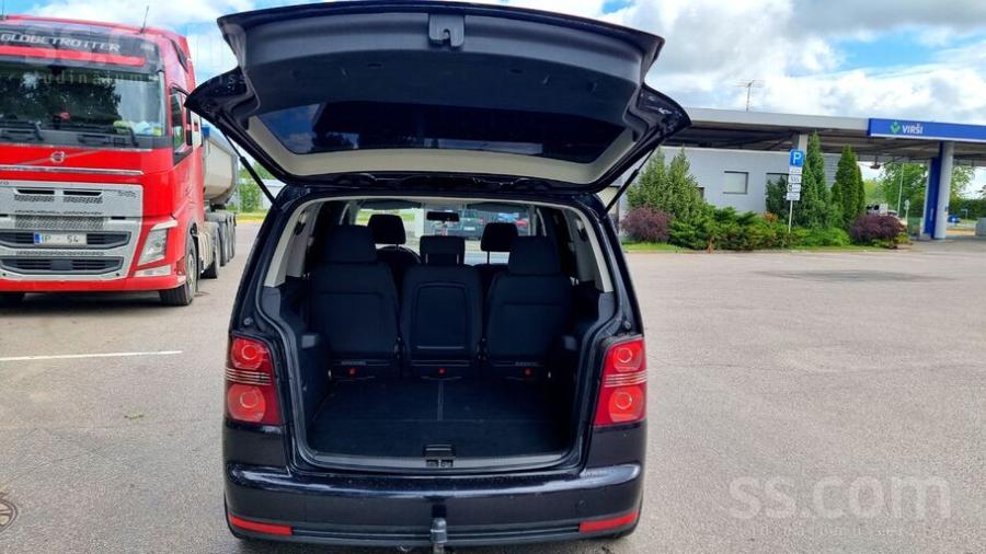 Black Volkswagen Touran 2007 in Cesis, with an engine capacity of 2.00 L and mileage of 366 thousand km for 1950 €, photo 9 on AUTOMOTO.COM.LV