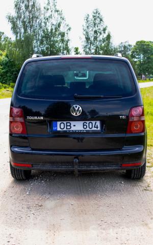 Melns Volkswagen Touran 2007 Jēkabpils, ar dzinēja tilpumu 1.40 L un nobraukumu 199 tūkst. km par 13900 €, foto 5 vietnē AUTOMOTO.COM.LV