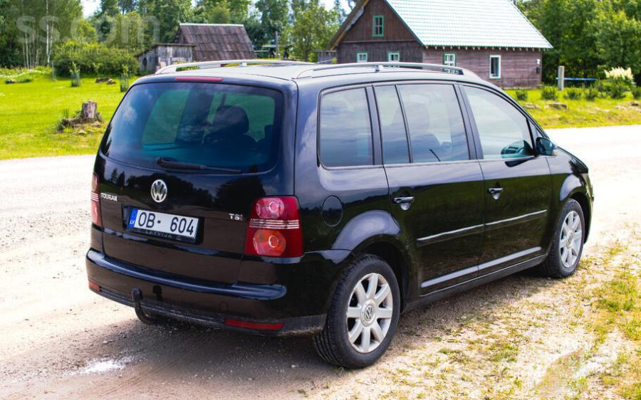 Melns Volkswagen Touran 2007 Jēkabpils, ar dzinēja tilpumu 1.40 L un nobraukumu 199 tūkst. km par 13900 €, foto 7 vietnē AUTOMOTO.COM.LV