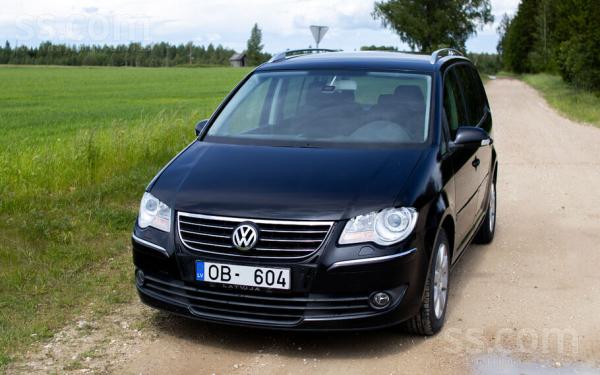 Black Volkswagen Touran 2007 in Jekabpils, with an engine capacity of 1.40 L and mileage of 199 thousand km for 3050 €, photo 1 on AUTOMOTO.COM.LV