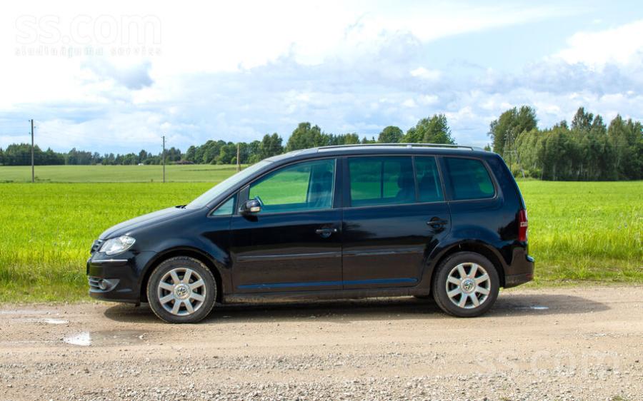 Black Volkswagen Touran 2007 in Jekabpils, with an engine capacity of 1.40 L and mileage of 199 thousand km for 3050 €, photo 3 on AUTOMOTO.COM.LV