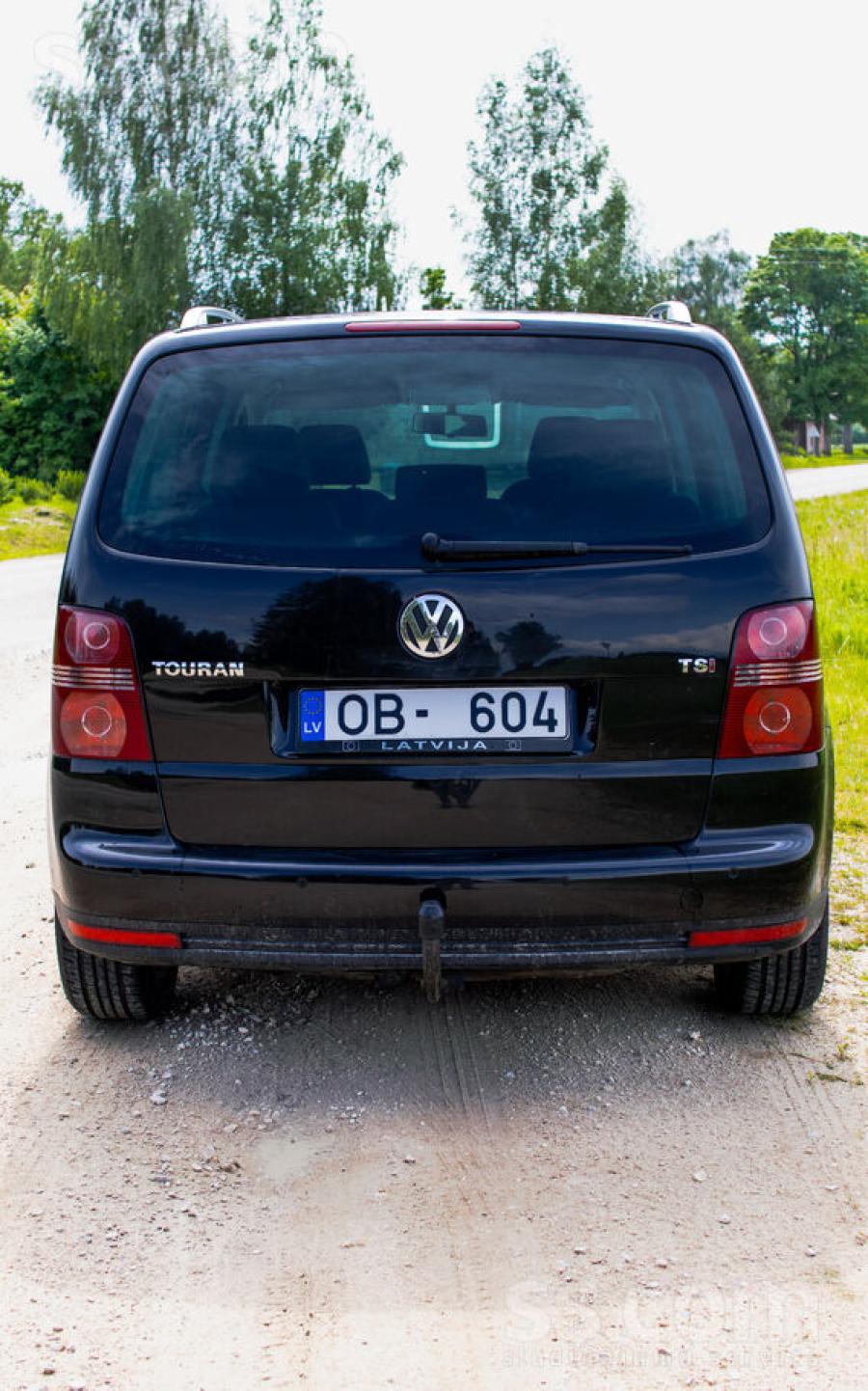 Black Volkswagen Touran 2007 in Jekabpils, with an engine capacity of 1.40 L and mileage of 199 thousand km for 3050 €, photo 4 on AUTOMOTO.COM.LV