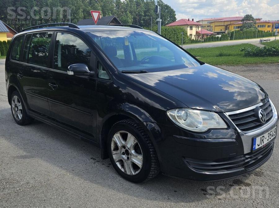 Melns Volkswagen Touran 2007 Rīga, ar dzinēja tilpumu 2.00 L un nobraukumu 356 tūkst. km par 1100 €, foto 2 vietnē AUTOMOTO.COM.LV
