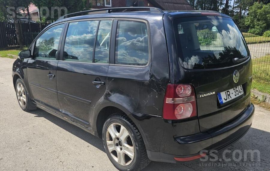 Melns Volkswagen Touran 2007 Rīga, ar dzinēja tilpumu 2.00 L un nobraukumu 356 tūkst. km par 1100 €, foto 4 vietnē AUTOMOTO.COM.LV