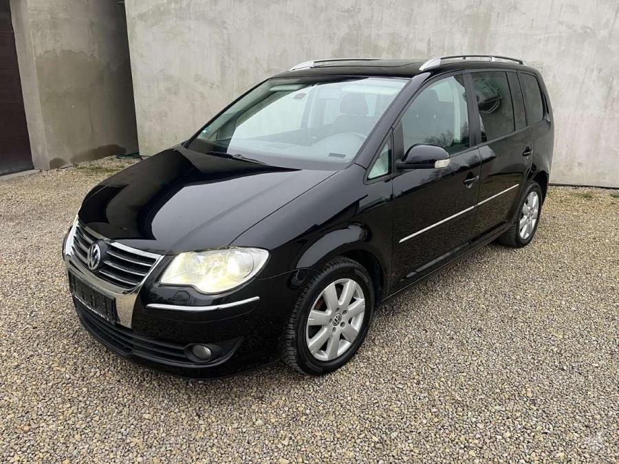 Black Volkswagen Touran 2007 in Kedainiai, with an engine capacity of 0.00 L and mileage of 285 thousand km for 3999 €, photo 1 on AUTOMOTO.COM.LV