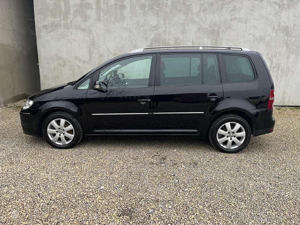 Melns Volkswagen Touran 2007 Kėdainiai, ar dzinēja tilpumu 0.00 L un nobraukumu 285 tūkst. km par 3999 €, foto 3 vietnē AUTOMOTO.COM.LV