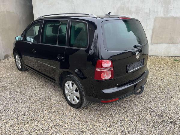 Melns Volkswagen Touran 2007 Kėdainiai, ar dzinēja tilpumu 0.00 L un nobraukumu 285 tūkst. km par 3999 €, foto 4 vietnē AUTOMOTO.COM.LV