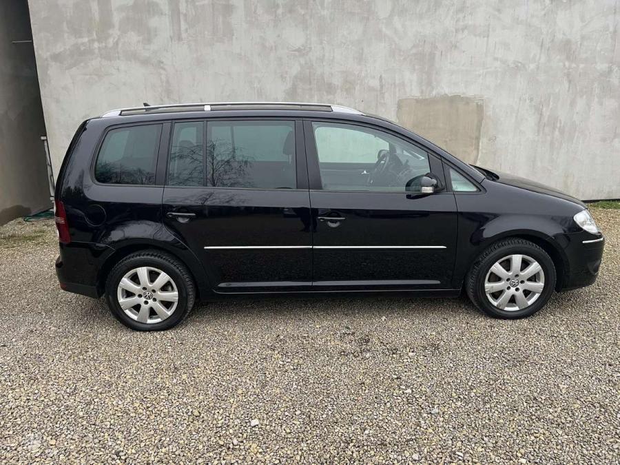 Black Volkswagen Touran 2007 in Kedainiai, with an engine capacity of 0.00 L and mileage of 285 thousand km for 3999 €, photo 7 on AUTOMOTO.COM.LV