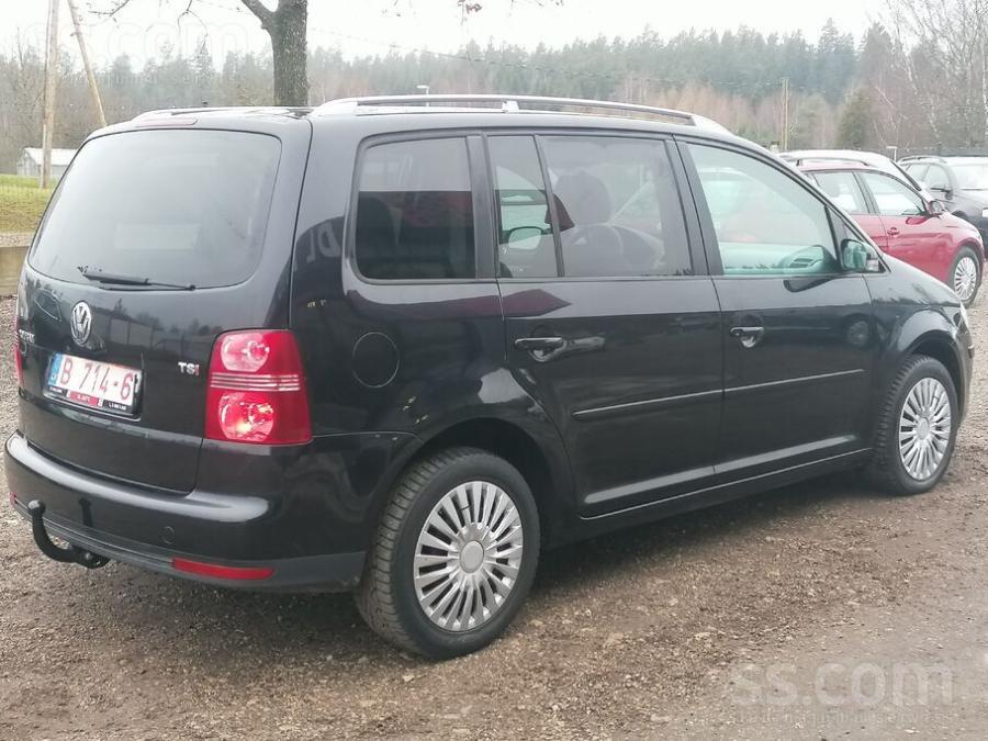 Black Volkswagen Touran 2007 in Valmiera, with an engine capacity of 1.40 L and mileage of 147 thousand km for 4550 €, photo 6 on AUTOMOTO.COM.LV