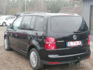 Black Volkswagen Touran 2007 in Valmiera, with an engine capacity of 1.40 L and mileage of 147 thousand km for 4550 €, photo 8 on AUTOMOTO.COM.LV