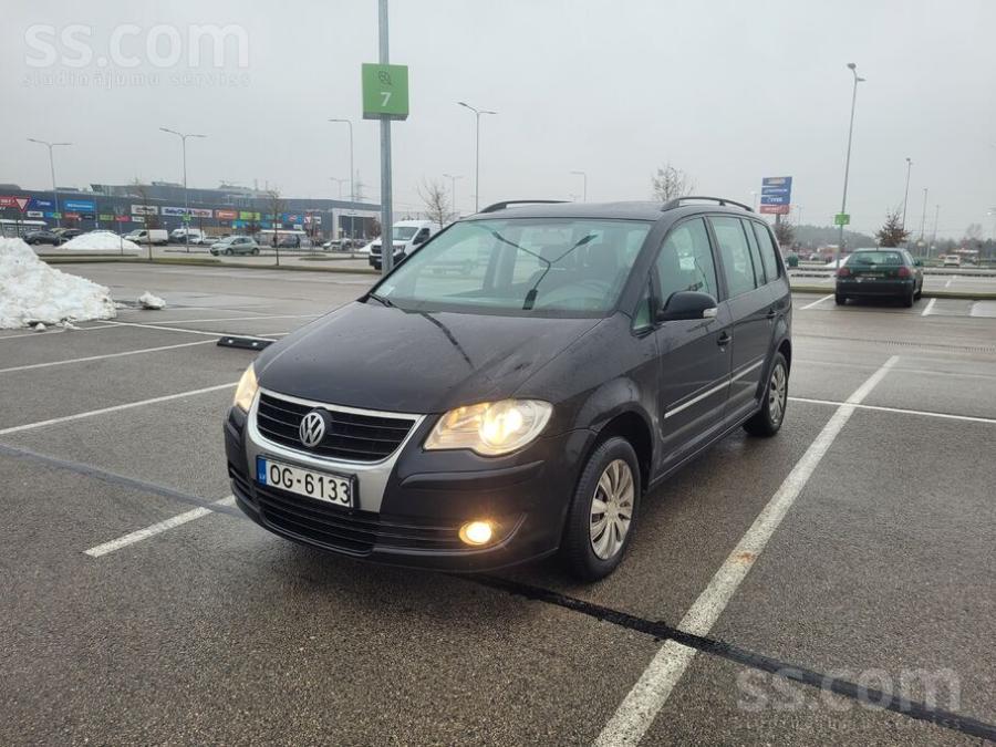 Melns Volkswagen Touran 2007 Rīga, ar dzinēja tilpumu 1.90 L un nobraukumu 349 tūkst. km par 1400 €, foto 1 vietnē AUTOMOTO.COM.LV